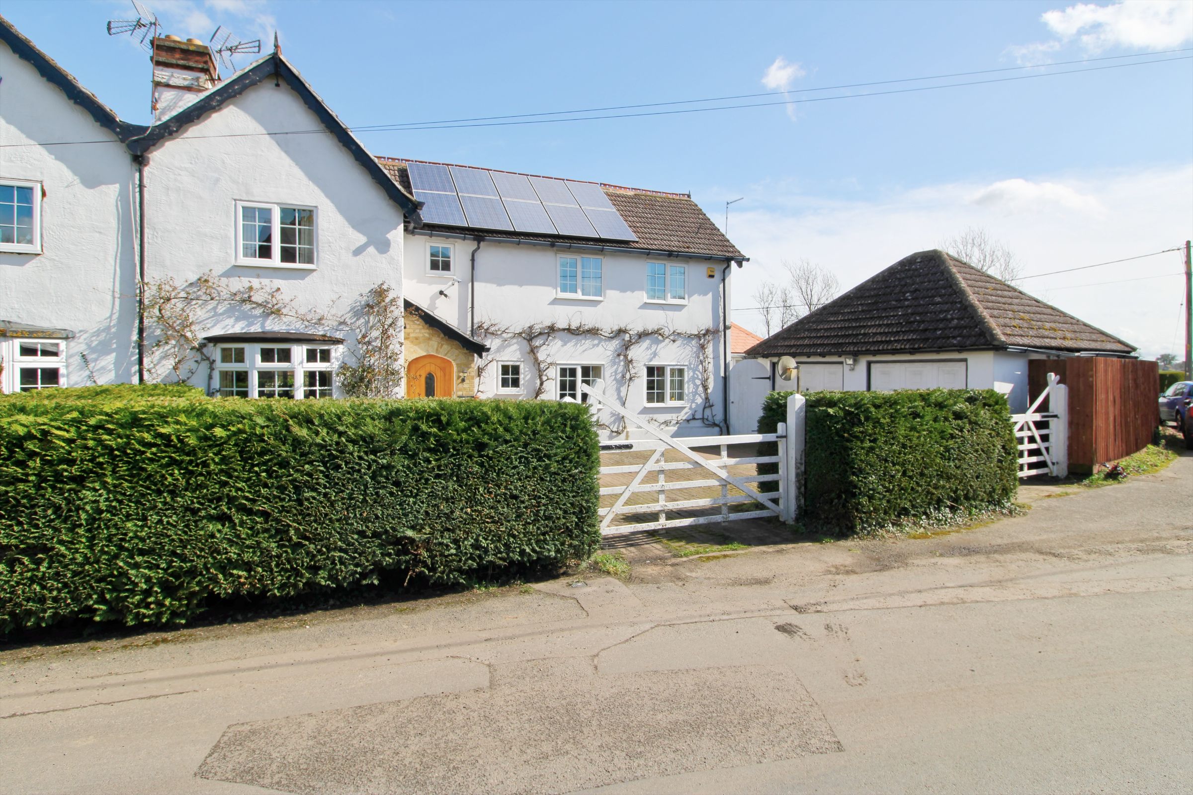 Evergreen Cottage, Newmans End, Matching Tye, Harlow - Jukes Estate Agents